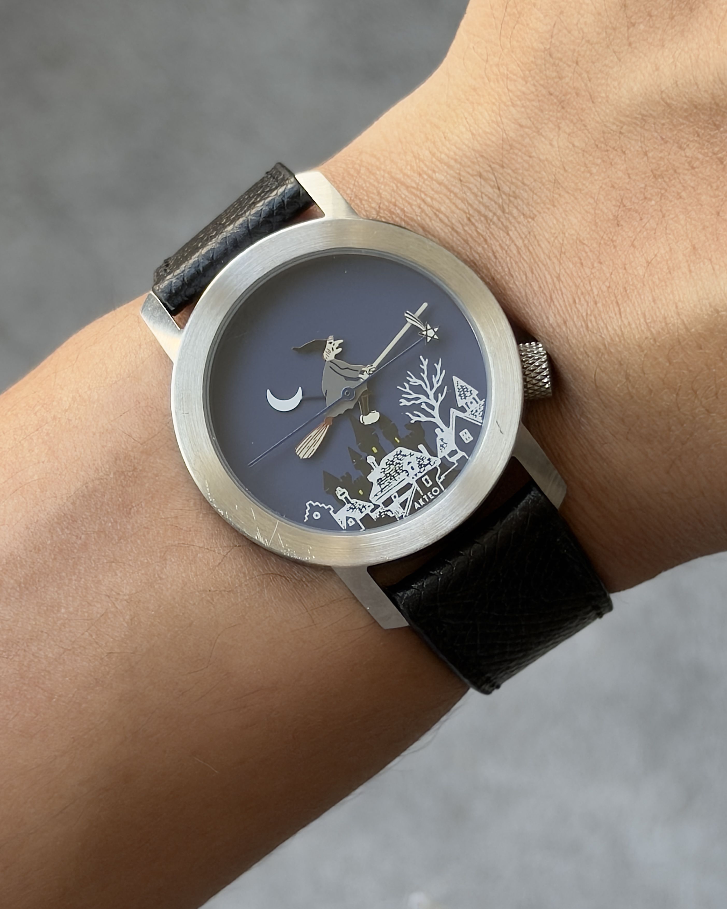AKTEO MIDNIGHT WITCH VINTAGE QUARTZ WATCH | Artizen Store