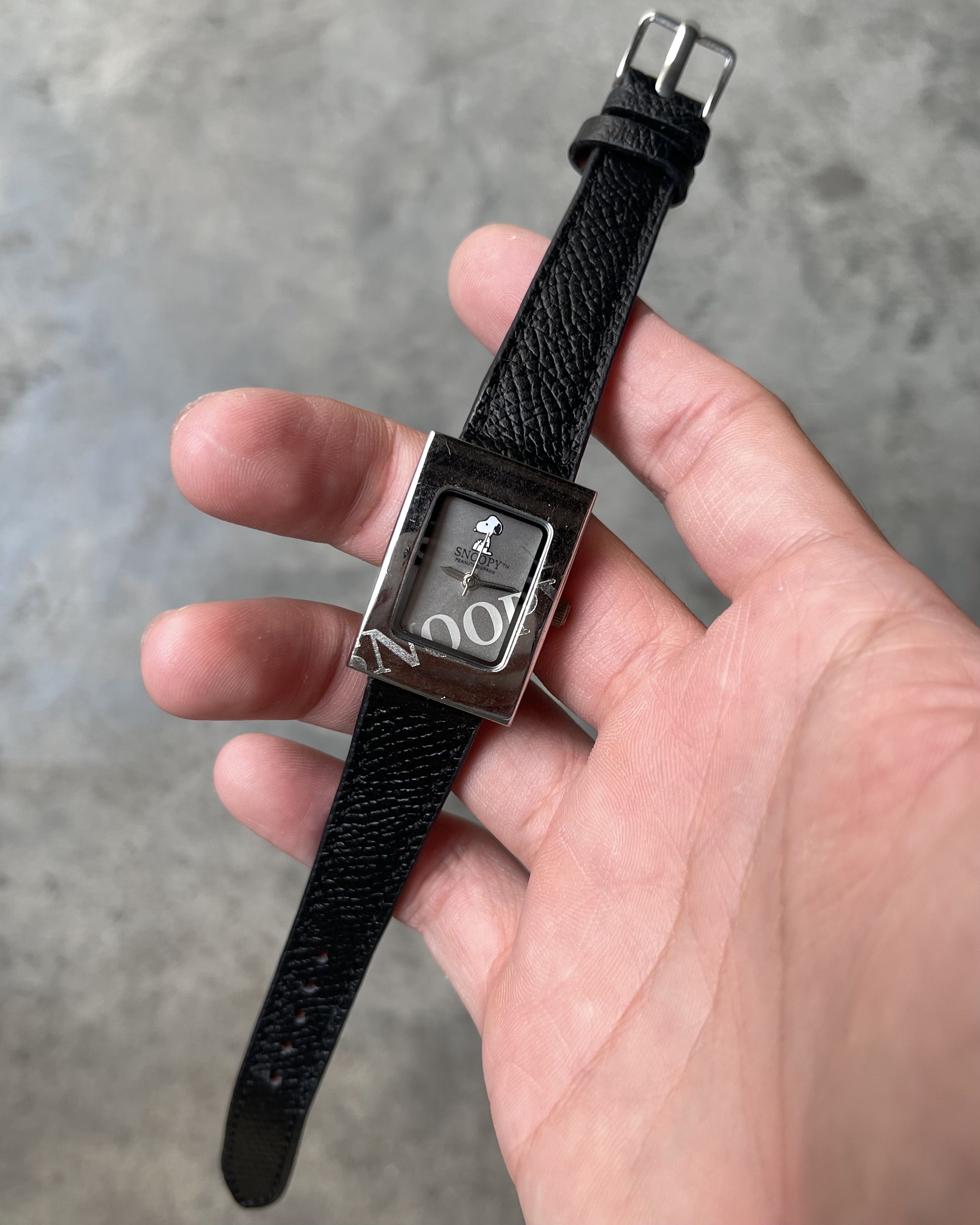 SNOOPY DIAGONAL VINTAGE QUARTZ WATCH | Artizen Store