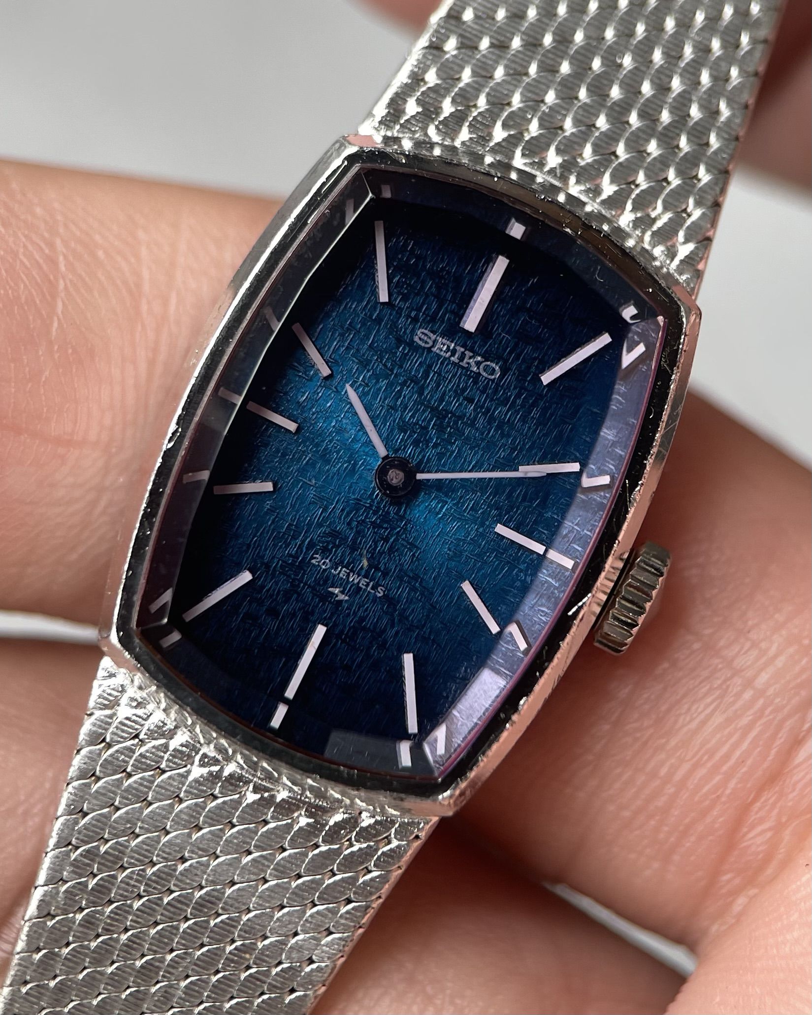SEIKO BLUE BRUSHED DIAL 20J MANUAL WINDING VINTAGE WATCH | Artizen Store