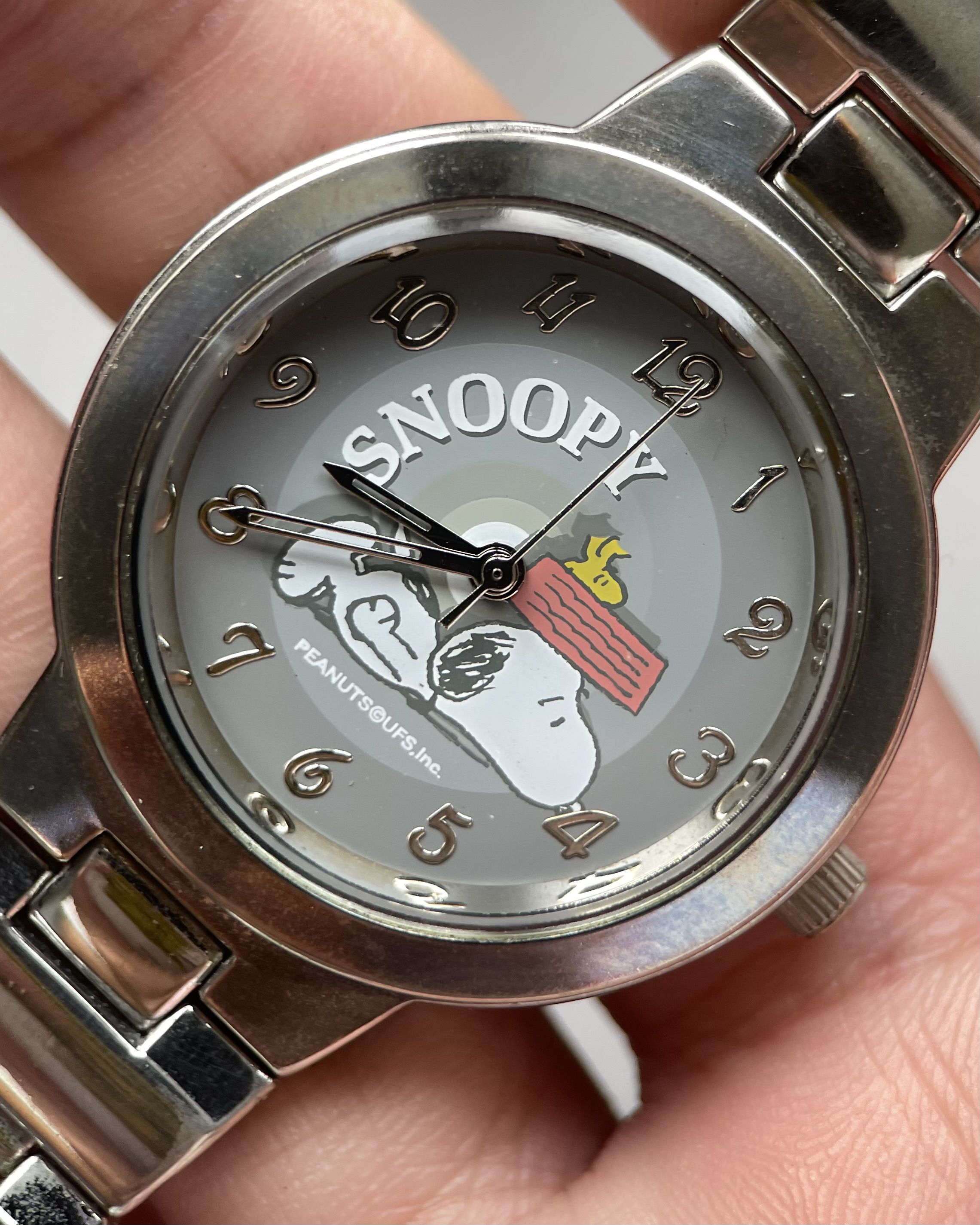 PEANUTS SNOOPY SLEEPING VINTAGE QUARTZ WATCH | Artizen Store